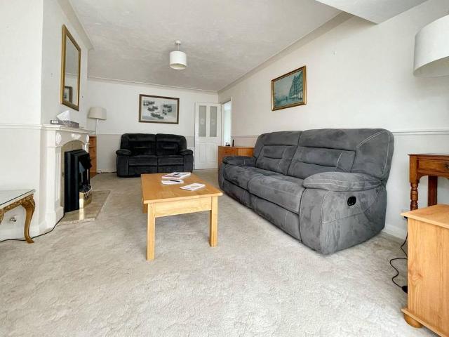 2 bedroom detached bungalow to rent