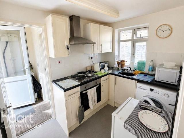2 bedroom detached bungalow to rent