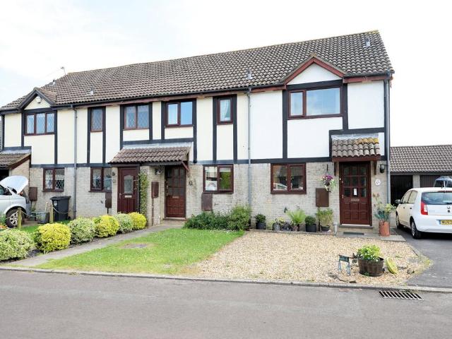 2 bedroom detached bungalow to rent
