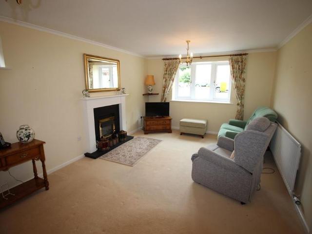 2 bedroom detached bungalow to rent