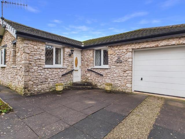 2 bedroom detached bungalow to rent