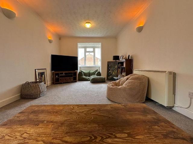 2 bedroom detached bungalow to rent