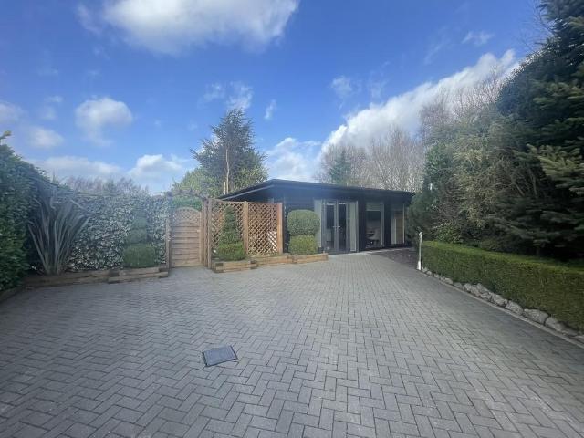 2 bedroom detached bungalow to rent
