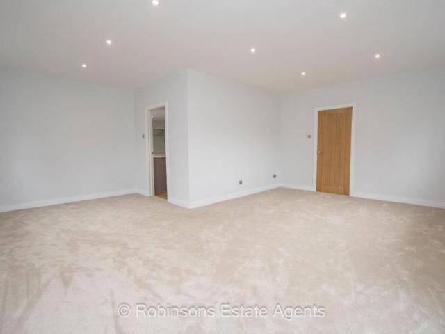 2 bedroom detached bungalow to rent