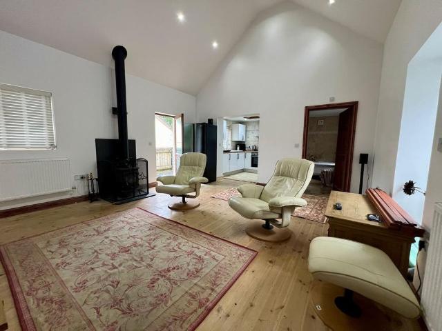 2 bedroom detached bungalow to rent