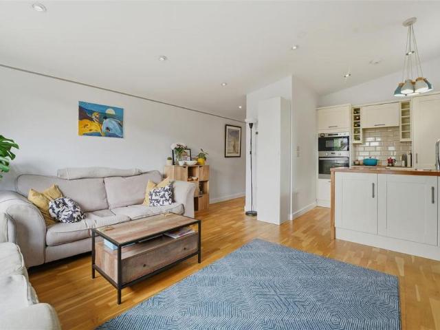 2 bedroom detached bungalow to rent