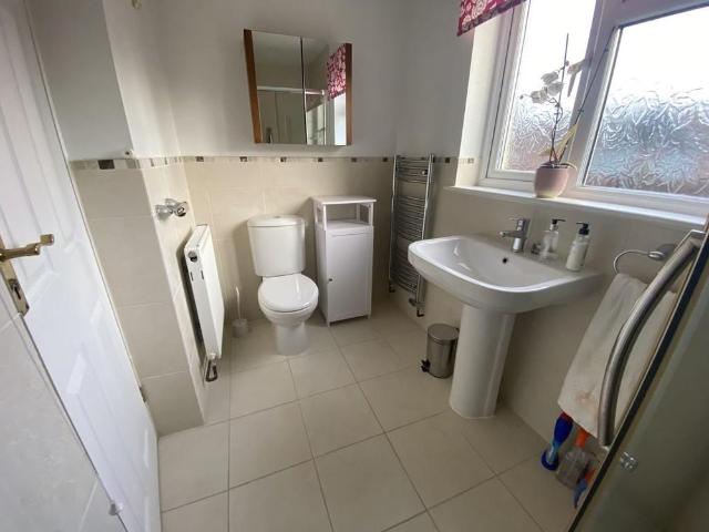 2 bedroom detached bungalow to rent