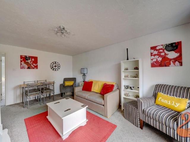 2 bedroom detached bungalow to rent