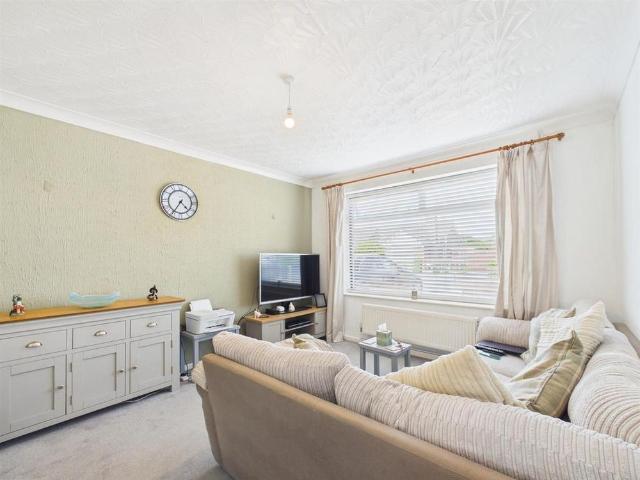2 bedroom detached bungalow to rent