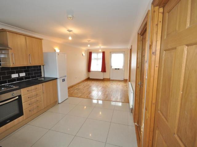2 bedroom detached bungalow to rent