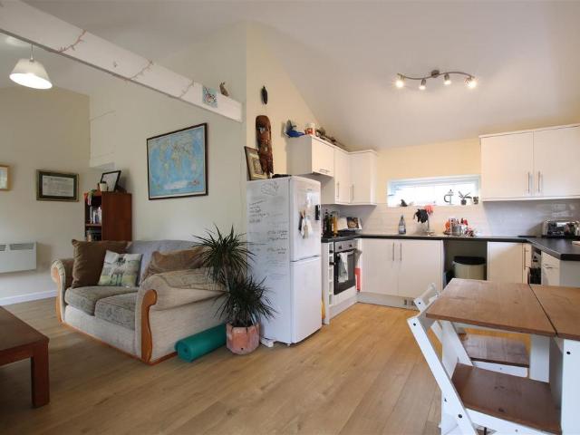 2 bedroom detached bungalow to rent