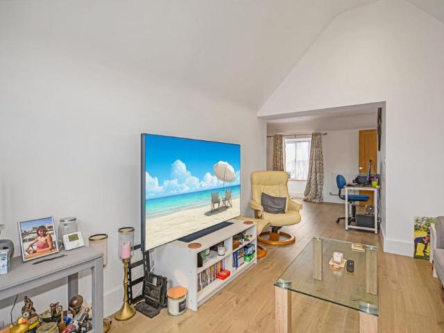 2 bedroom detached bungalow to rent