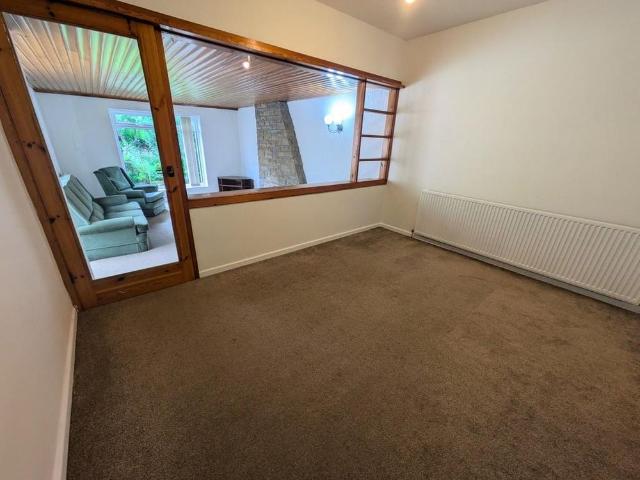 2 bedroom detached bungalow to rent