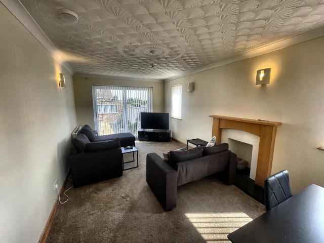 2 bedroom detached bungalow to rent