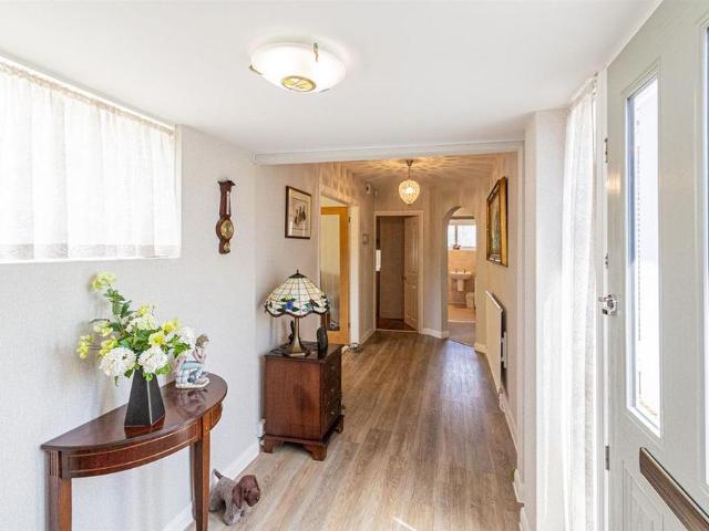 2 bedroom detached bungalow to rent