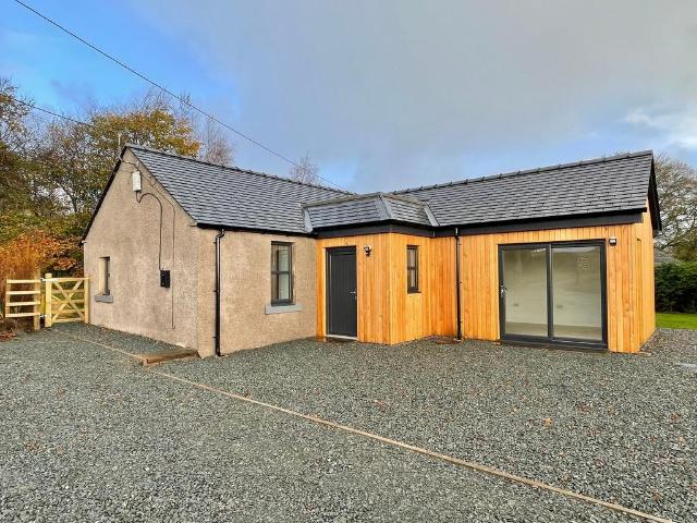 2 bedroom detached bungalow to rent
