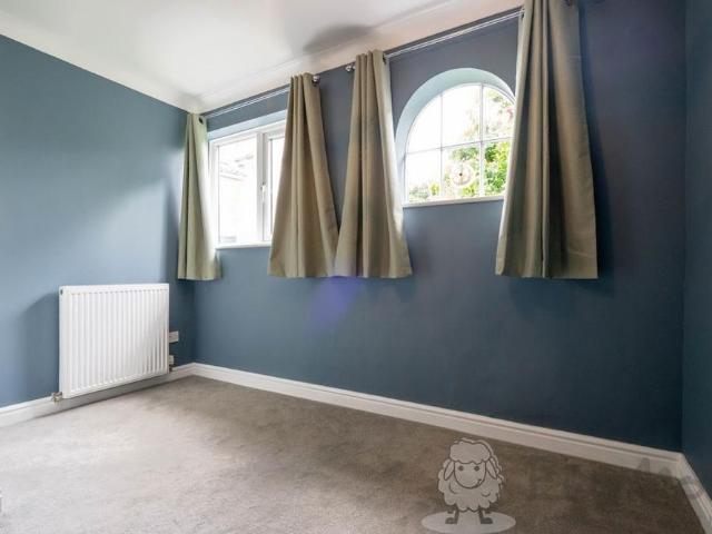 2 bedroom detached bungalow to rent