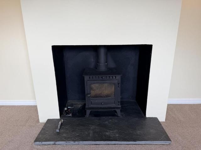 2 bedroom detached bungalow to rent