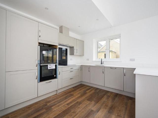 2 bedroom detached bungalow to rent