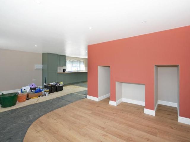 2 bedroom detached bungalow to rent