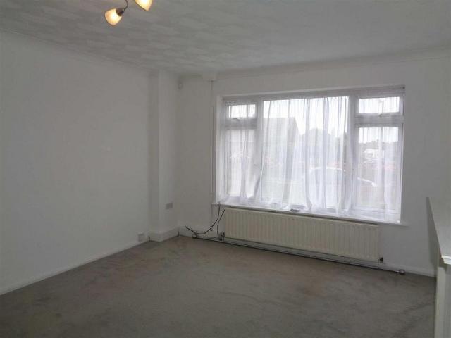 2 bedroom detached bungalow to rent