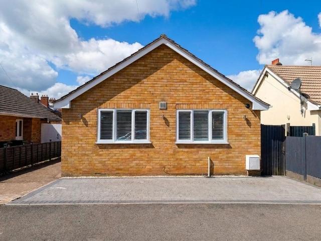 2 bedroom detached bungalow to rent