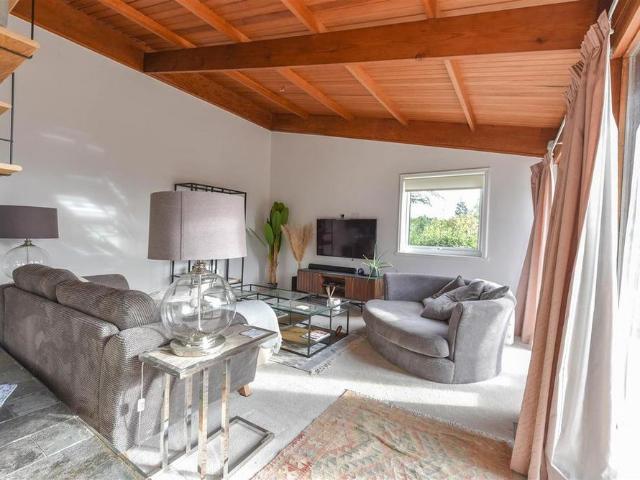 2 bedroom detached bungalow to rent