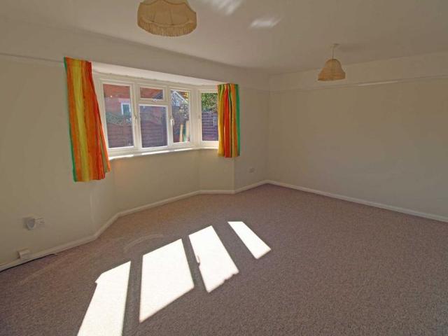 2 bedroom detached bungalow to rent
