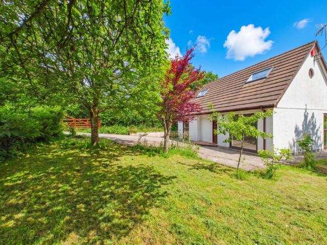 2 bedroom detached bungalow to rent