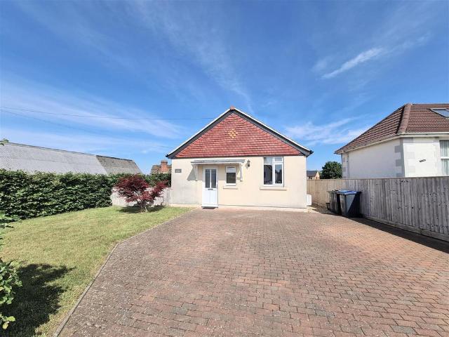 2 bedroom detached bungalow to rent