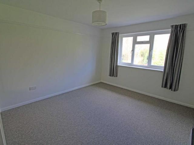 2 bedroom detached bungalow to rent