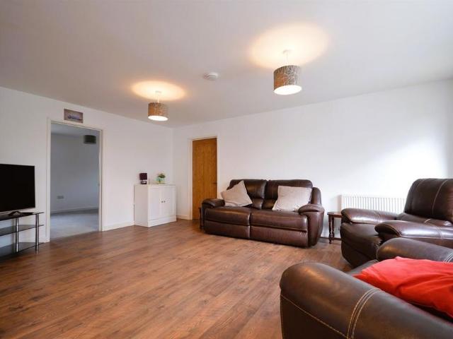 2 bedroom detached bungalow to rent