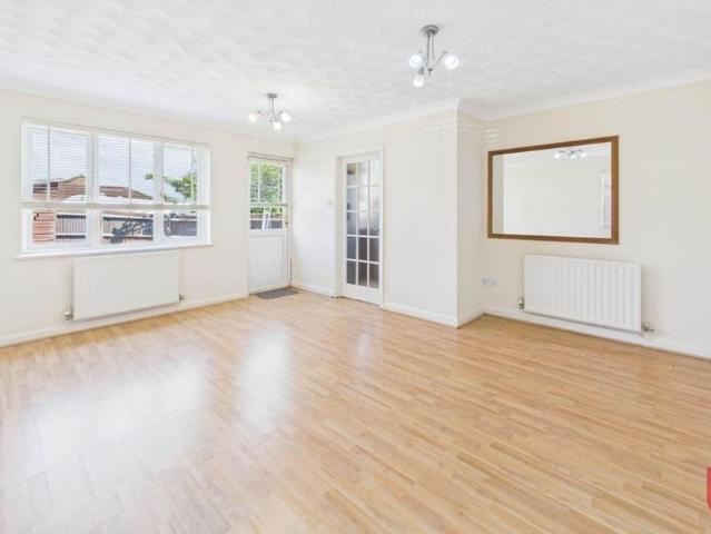 2 bedroom detached bungalow to rent