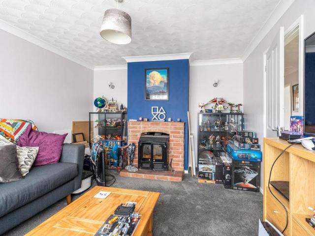 2 bedroom detached bungalow to rent