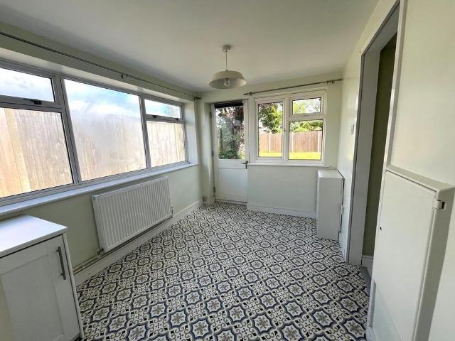 3 bedroom detached bungalow to rent