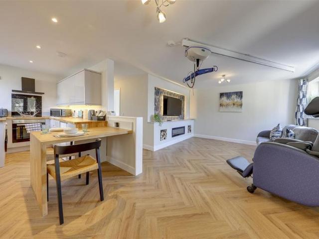 2 bedroom detached bungalow to rent