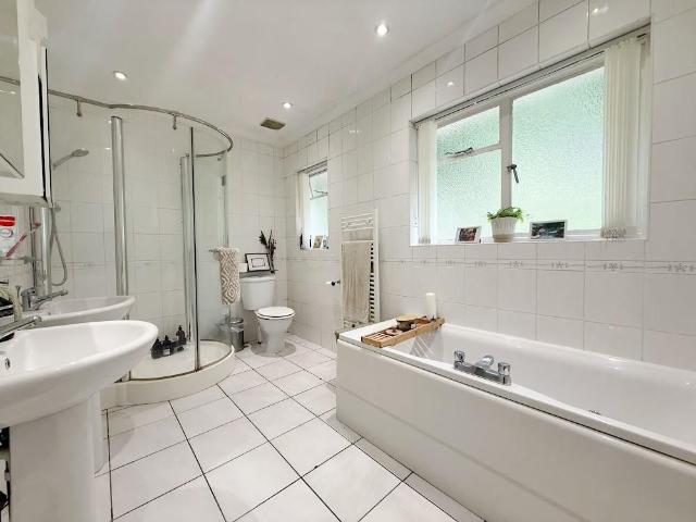 2 bedroom detached bungalow to rent
