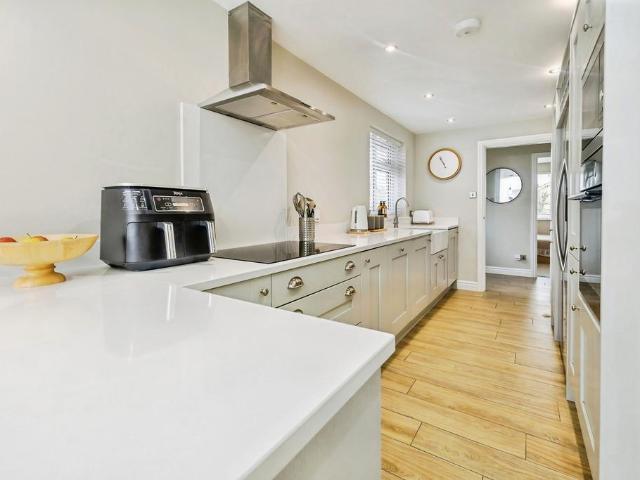 2 bedroom detached bungalow to rent
