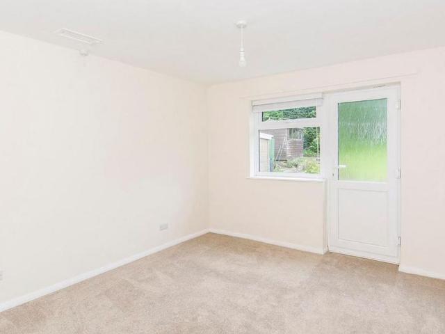 2 bedroom detached bungalow to rent