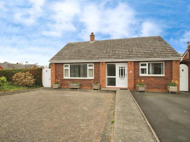 2 bedroom detached bungalow to rent