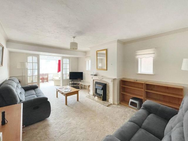 2 bedroom detached bungalow to rent