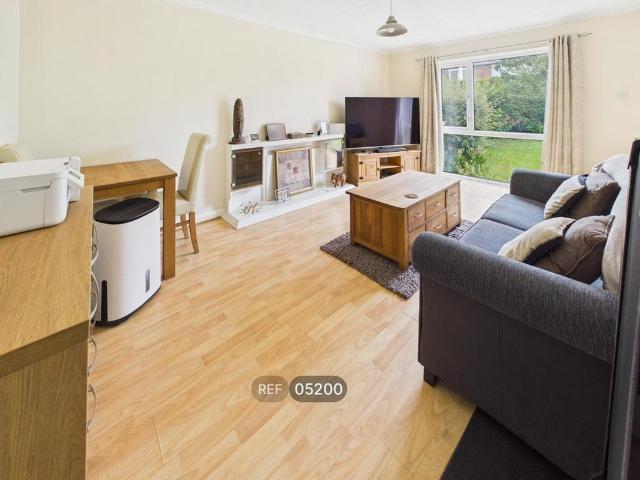 2 bedroom detached bungalow to rent
