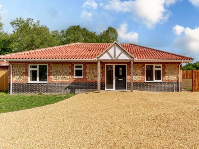 2 bedroom detached bungalow to rent