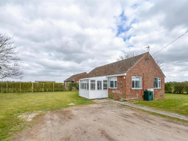 2 bedroom detached bungalow to rent