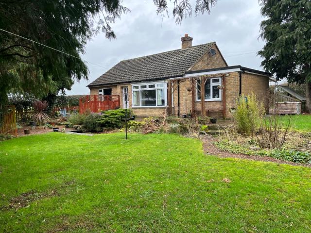 2 bedroom detached bungalow to rent