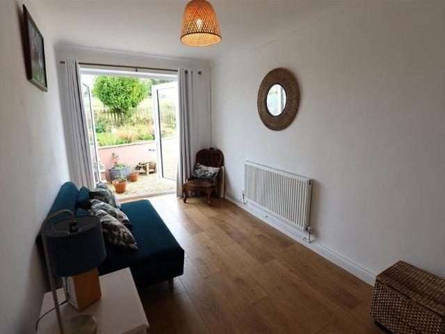 2 bedroom detached bungalow to rent
