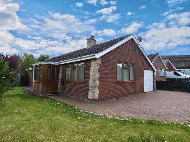 2 bedroom detached bungalow to rent