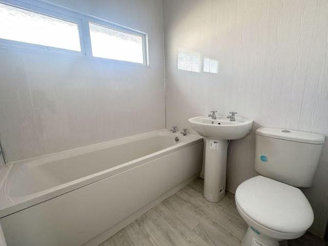 2 bedroom detached bungalow to rent