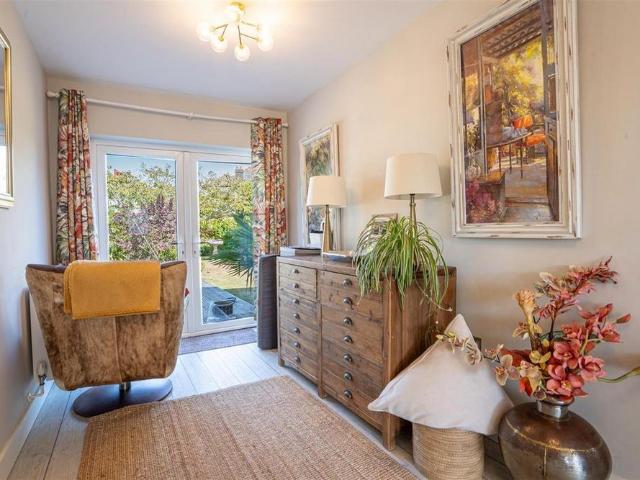 2 bedroom detached bungalow to rent