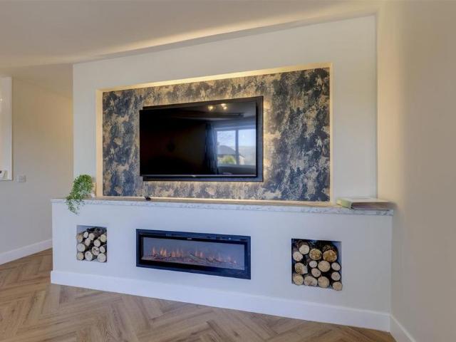 2 bedroom detached bungalow to rent